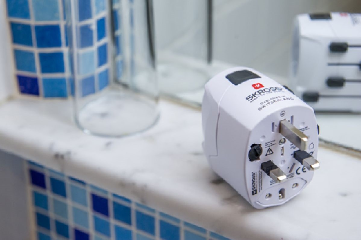 Skross Pro World Travel Adapter - with Ground Plugs - 7.0 AMP ...